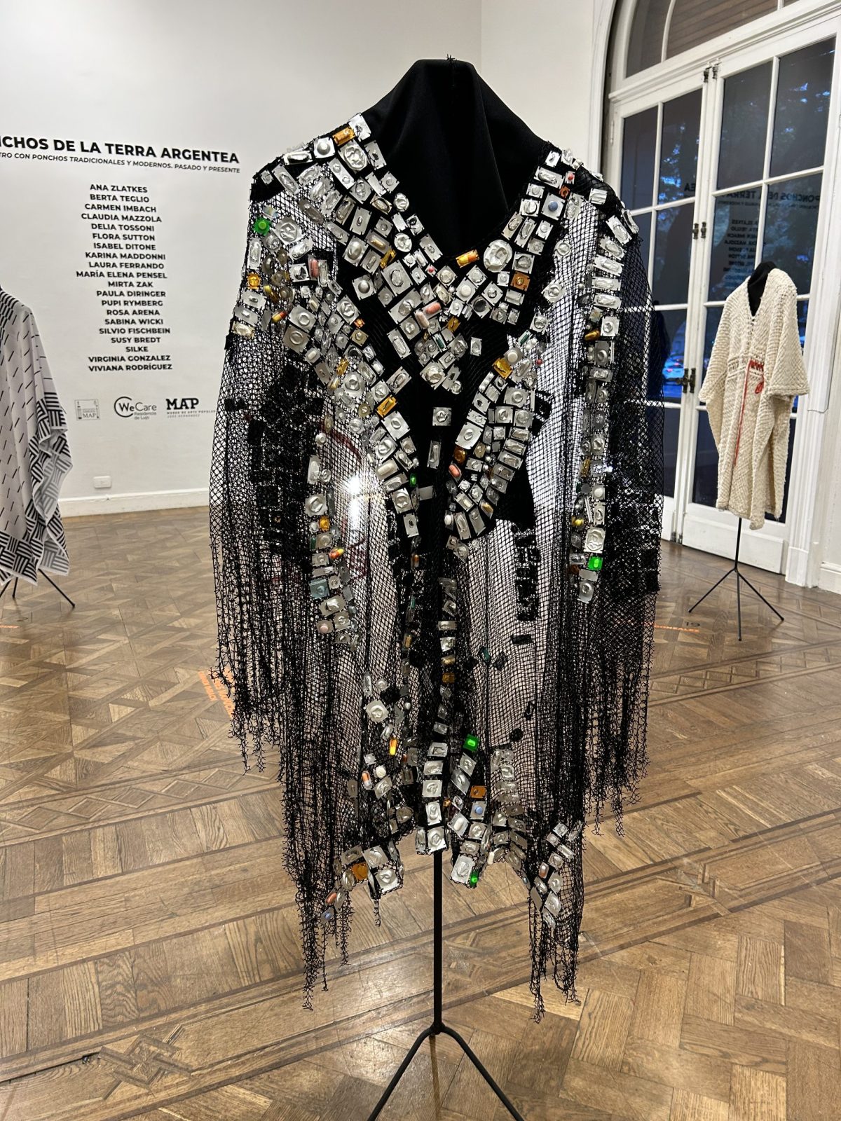 Ponchos novedosos – Espacio Claudelina